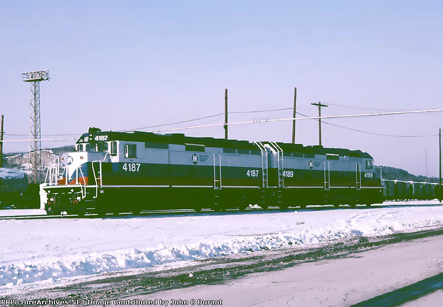 Metro North 4187 and 4189